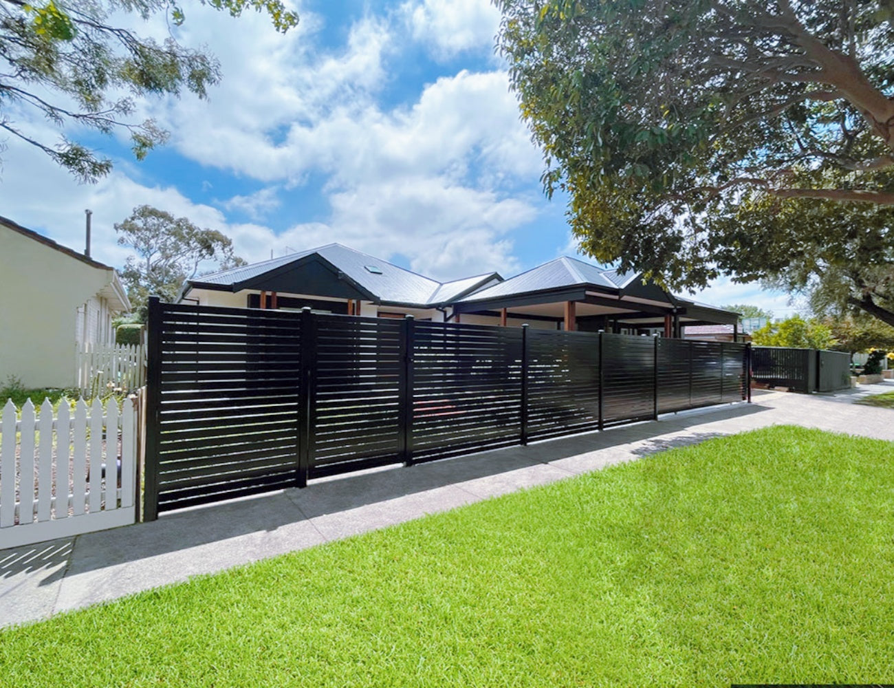 Aluminium Slat Privacy Fence Panel - Horizontal - Living Culture